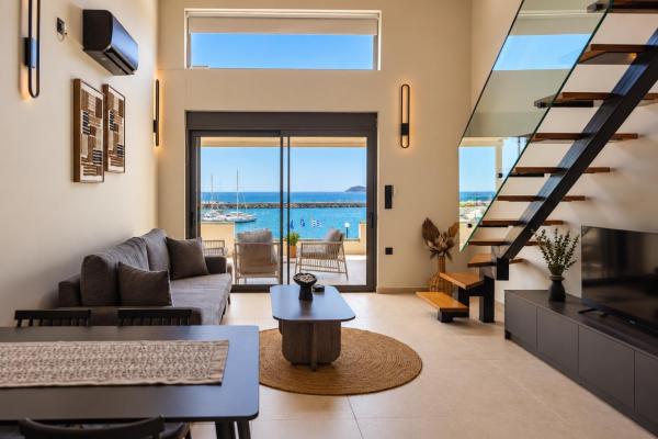 The Harbor Loft - Marmari