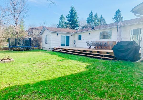 Awesome Riverside Cottage, Private Dock, 4 Bedrooms 3 Bathrooms - Georgina