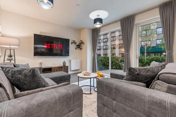 Luxury 3br Duplex - 4 Stops To Wembley - Sleeps 10 - Watford