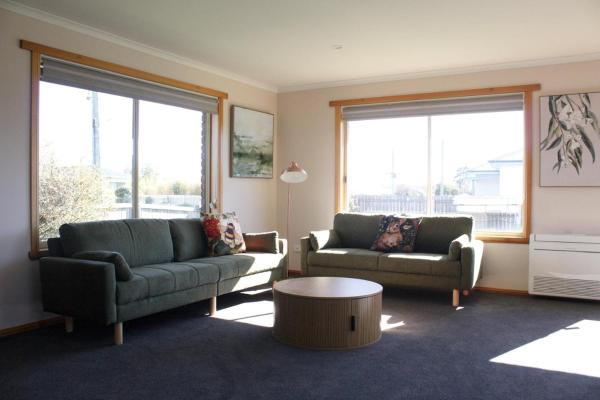 Quaint Country Home - Deloraine