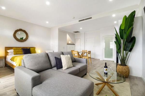 Bay-facing Studio On Port Melbourne Beach - Bayside City