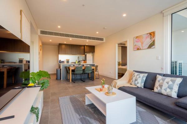 Stadium View, Gym, Pool & Parking - Strathfield
