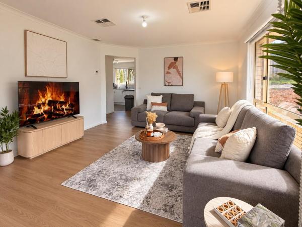 3br Claremont Home With Mountain Views & Parking - Hobart
