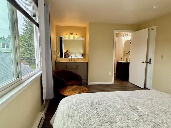 Private Room "Date" By Uw - Kirkland, WA