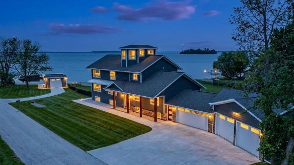Van Laanen Lake House- Luxury Bayfront Retreat Kayaks Lambeau Nearby - Green Bay