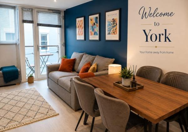 Panoramic York Views, Lift, Family Stays - One With Balcony - Yorkshire