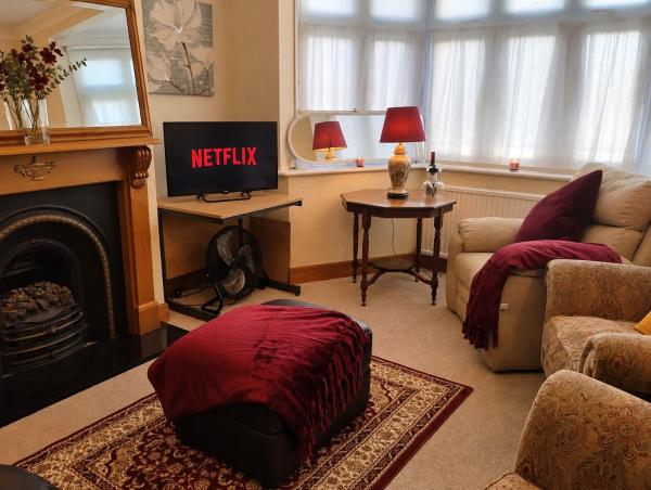 New! 4 Bedroom Home With 2 Bathrooms In Wimbledon - Hampton