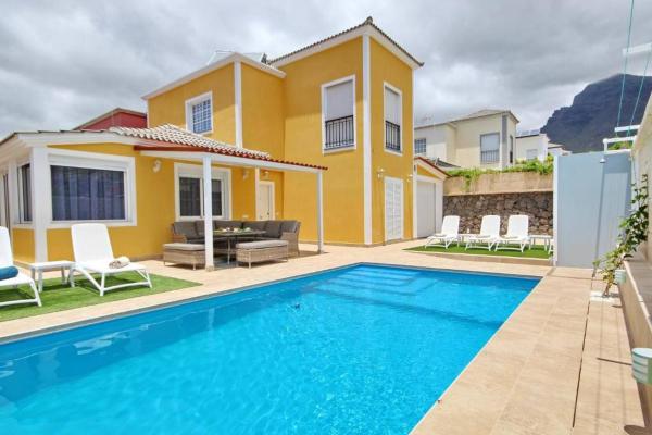 Amazing 5-bedroom Villa In Costa Adeje - Playa de las Américas