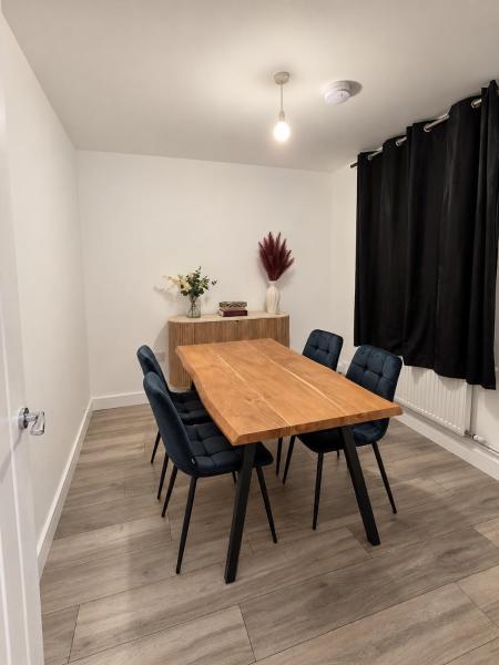 2-bed House Near Hospital - Contractors & Families - Bridgend