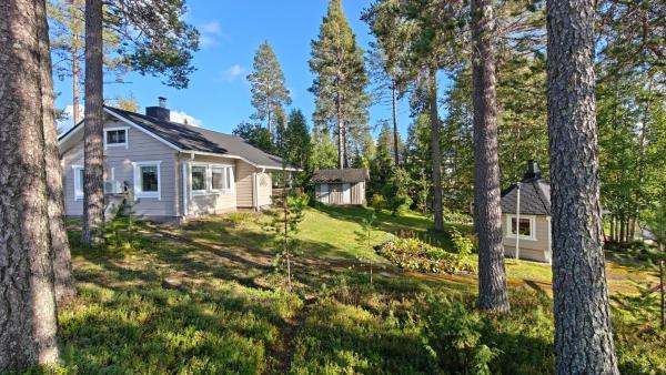 Villa Salme Lemmikkiystävällinen Mökki Taivalkoskella Jokijärven Rannalla - Finland