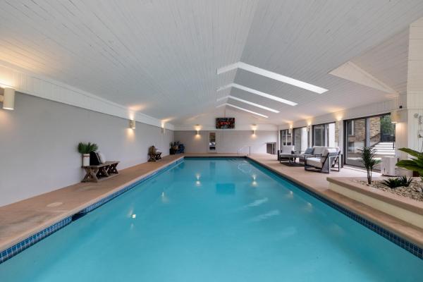 Hillbrook Hideaway Indoor Pool Sleeps 24 - Easton, PA