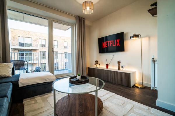 1 Br Penthouse With Skyline Views & Direct To Central - Harrow