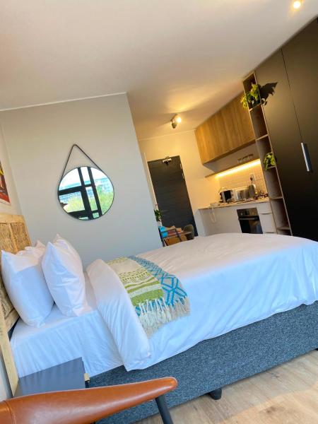 Rosebank Haus- Rooftop Living, Business & Leisure - Johannesburg