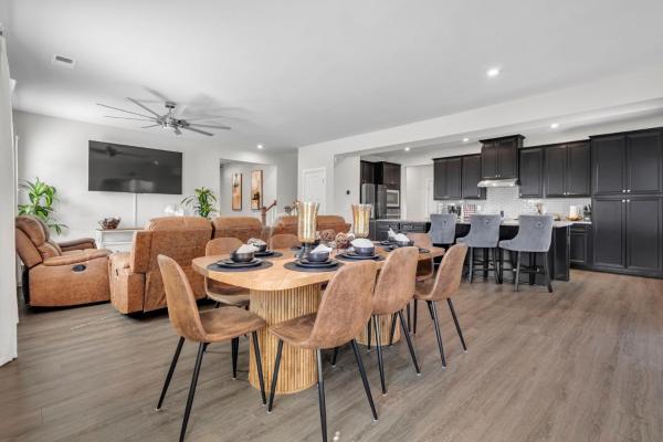 Spacious 5br Home - Work, Relax & Stay Together - McDonough