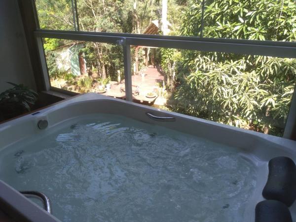 Chalé Com Hidromassagem E Vista Para O Lago Há 1,5km Do Centro De Domingos Martins - Domingos Martins