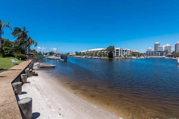 Signature Apartments At Bayview Waters - Wet'n'Wild Gold Coast