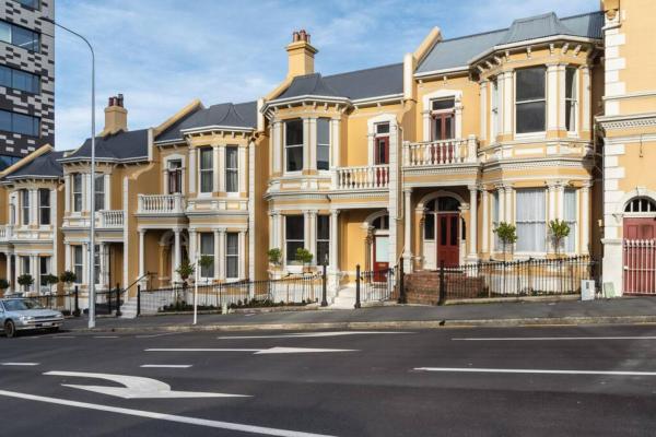 The Edinburgh House - Saint Clair