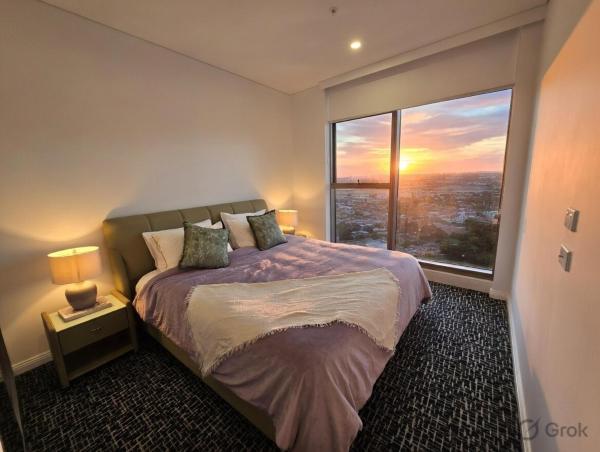 Sky-high City Views - Pools, Gym, Spa & King Bed - Fairfield