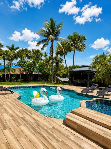 Beautiful Spacious Oasis, Pool, Spa & Huge Yard - Zoo Miami, Miami
