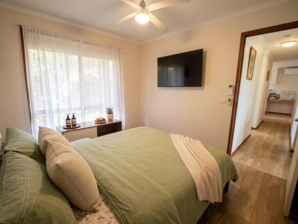 Charming 3-bedroom House In Meadow Heights - Perfect Family Retreat - Melbourne