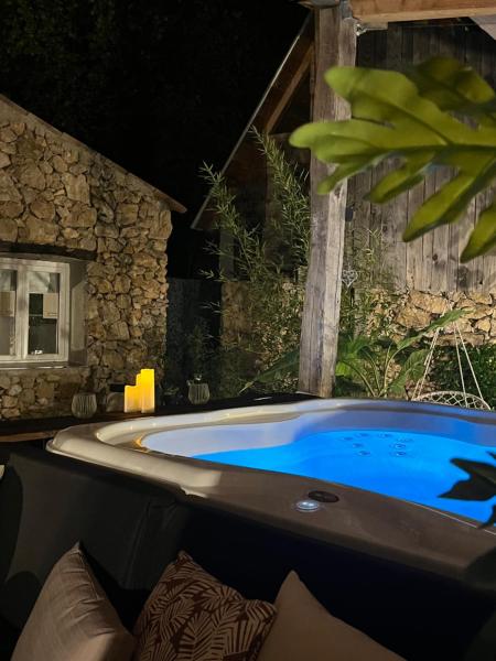 Jacuzzi Privatif Escapade Romantique Vue Montagne - Nizza