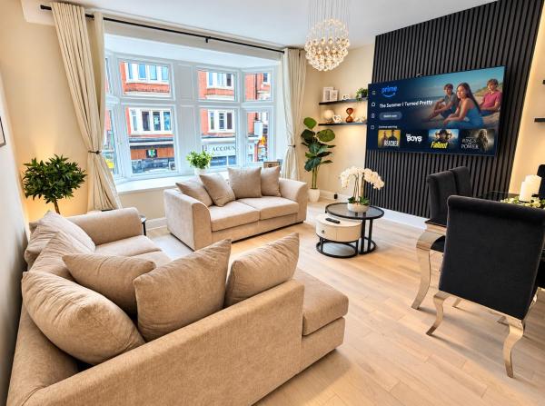Stylish Four Bedroom Home Near Beach & Westbourne - Sleeps 7 - Poole