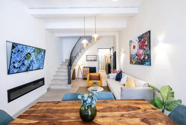 Modern Maltese Townhouse With Jacuzzi By The Sea - Valletta, Malta