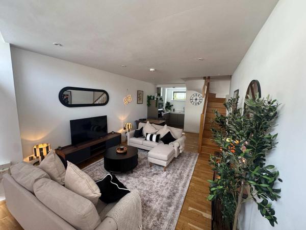 95 Haydon Place - Central Guildford Townhouse With Parking - 吉爾福德