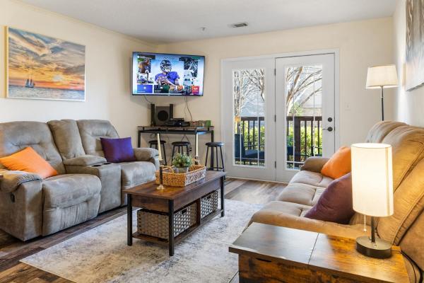 Lakeside Clemson Condo-4k Tv-xbox-queen Beds - Pendleton, SC