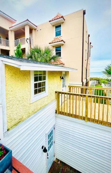 "Dunes" Gulf-view Historic Beachside Cottage 1/1 - Indian Rocks Beach, FL