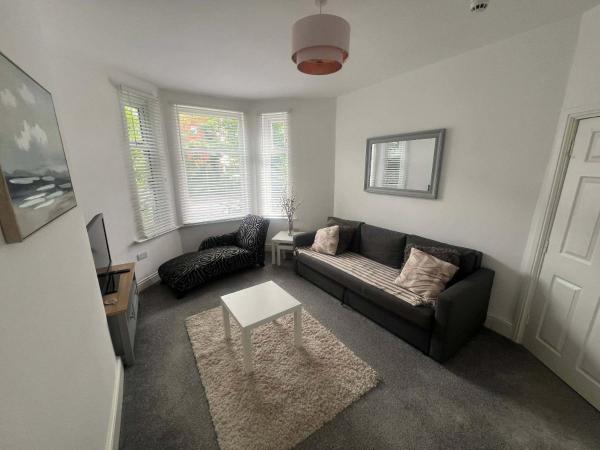 Apartment Sleeps 4 With Parking Pets Welcome - Lytham St Annes
