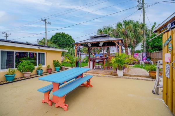 'Trop Rock Inn' Outdoor Oasis & Music Studio - Melbourne, FL