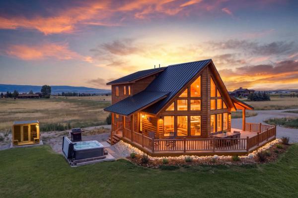 Stunning Log Cabin Teton Views Sauna & Hot Tub - Idaho (State)
