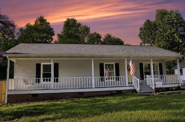 Spacious 3br 3 Bath King Suite Pet Friendly - High Point, NC