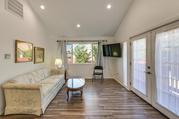Quiet South Tacoma Stay Near Shops, Sound & Parks! - Emerald Queen Casino & Hotel