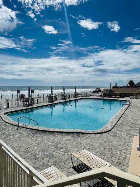 Daytona Inn Beach Resort Step Outside And Put Your Feet In The Sand Beach Vibes - Floride