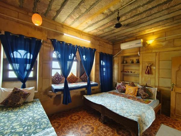 Incredible's Homestay - Inside Fort - Jaisalmer