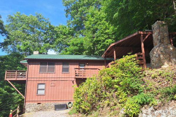 1 Mile To Golfing: Porch W/ Fireplace + Mtn Views! - Waynesville, NC
