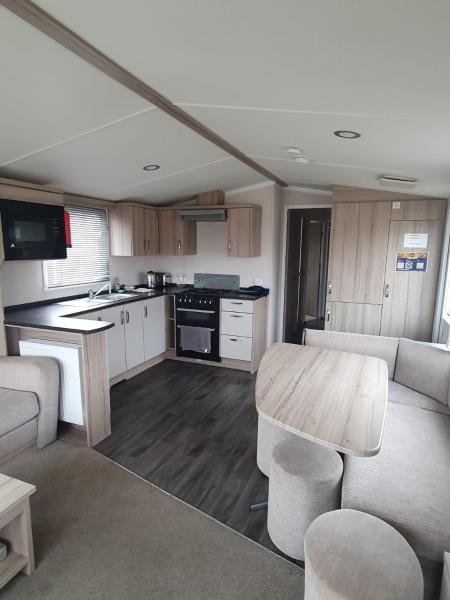 Cabin Sleeps 6 With Hot Tub - 몰턴