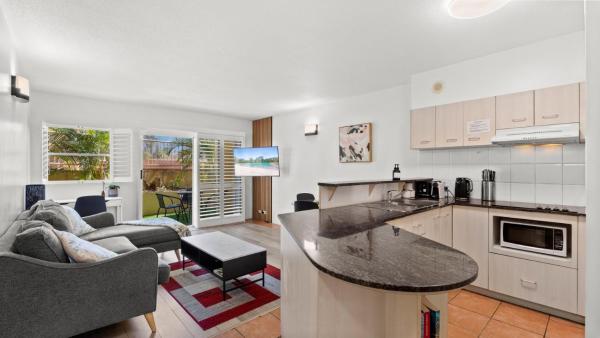 Central Cairns Apartment With Pool At The Base Inn - Cairns