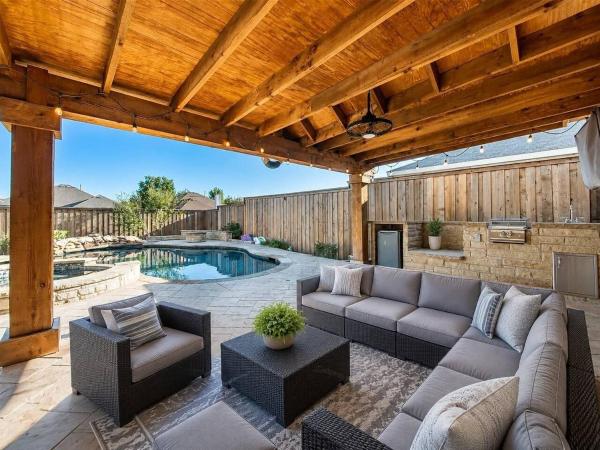 Resort Style 4br Pool With Patio - Garland, TX