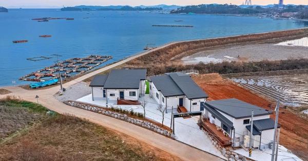 Taean Turin Pool Villa - Boryeong-si