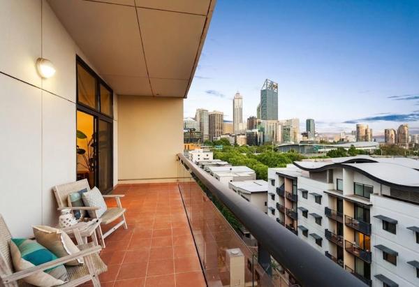 3br Cbd Penthouse River Views, Pool & Parking - Cottesloe