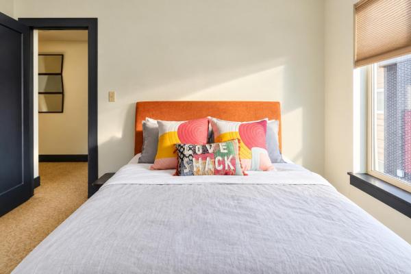 Stay Portland - Color Splash Apartment In The Heart Of Portland - Portland, OR