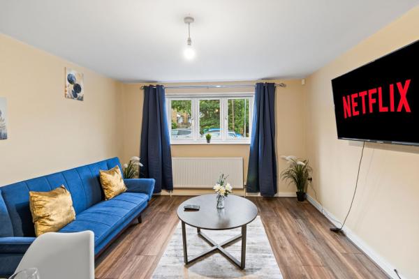 2 Bed Flat In Gravesend Close To M25 & Ebbsfleet Station - Essex