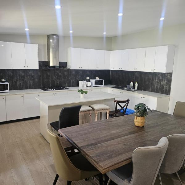Spacious 11-bedroom Home For Families & Groups - Auburn