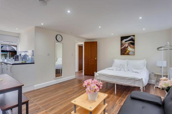 2br Annexe With Garden Near Heathrow - Buckinghamshire