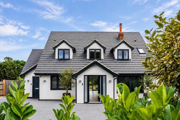 16 Bredfield Road - Woodbridge