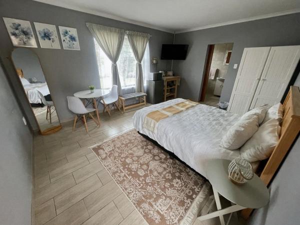 York-r102 Airport Road - Modern Comfort - Herolds Bay