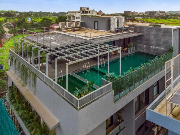 Elivaas Signature Vk Villa 10-bhk Villa With Two Private Indoor Pools, Lift , Party Room, Games Room & Mountain View - Igatpuri